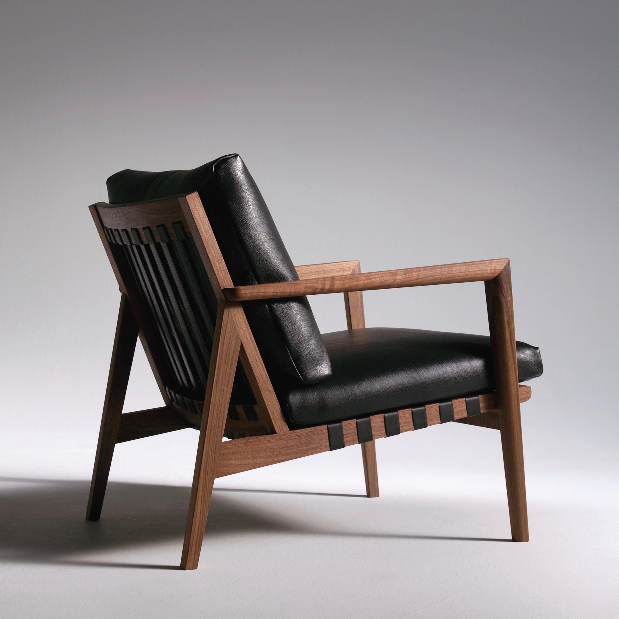 BLAVA Club Chair - KOZAI STYLE